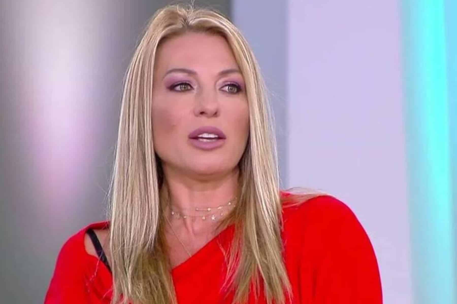 Έλσα Τόλη: Σάλος - Κυκλοφόρησαν ολόγυμνες ΦΩΤΟ της! (pics)