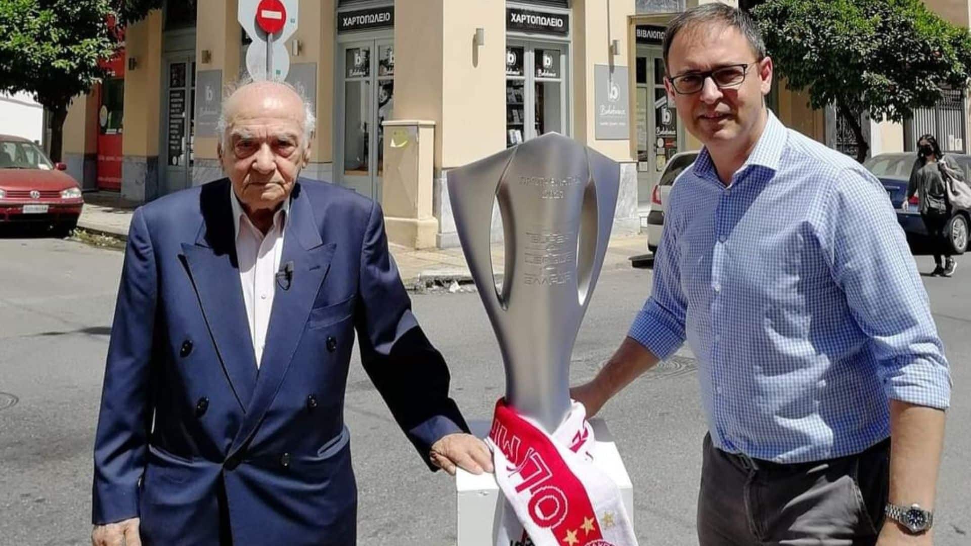 Γαβαλάς: «Υπόκλιση σε έναν από τους θρύλους του Ολυμπιακού...» (pic ...